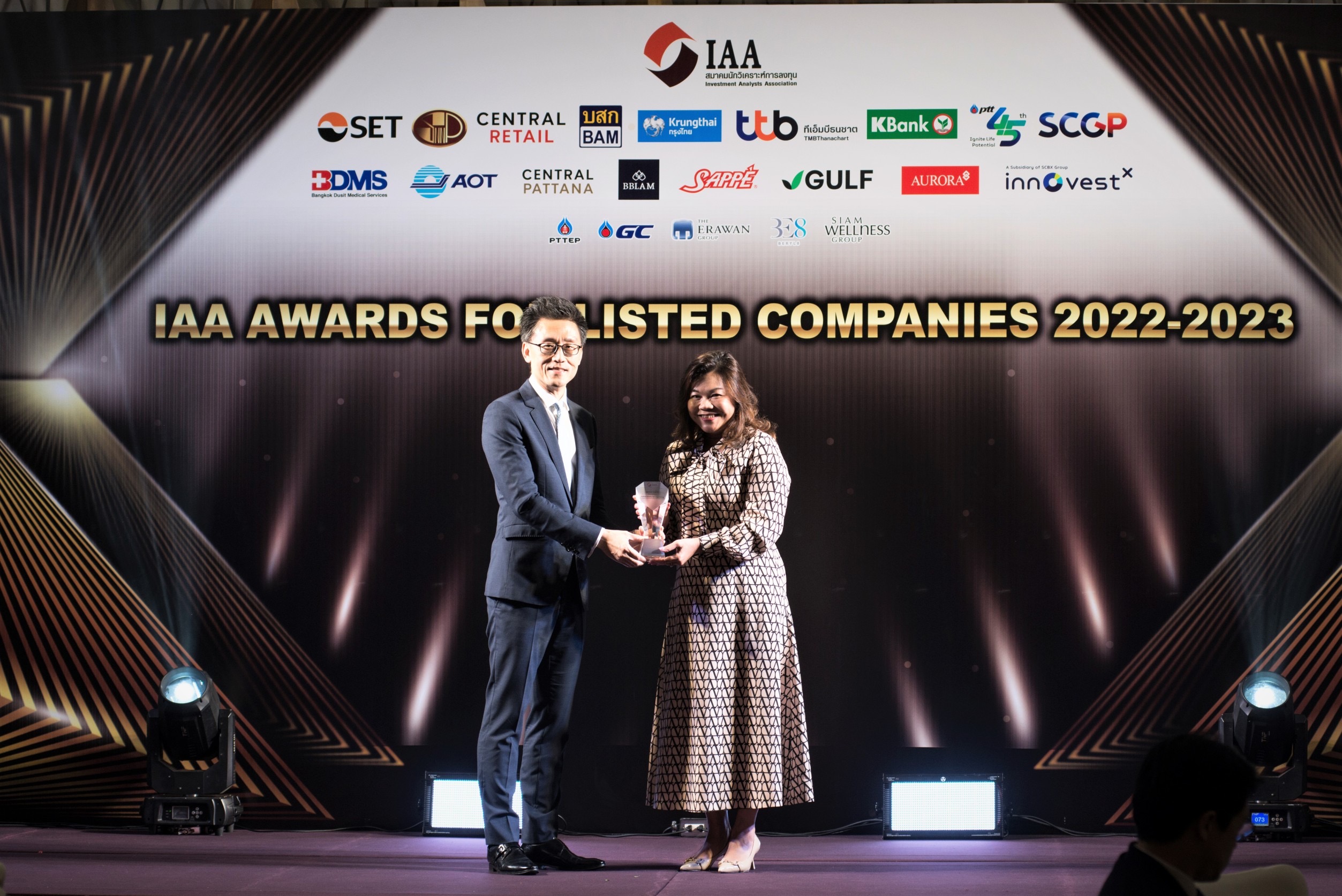 GC รับรางวัล CEO CFO และ IR ยอดเยี่ยมเวที IAA Awards for Listed Companies 2022-2023 - www.ten ...